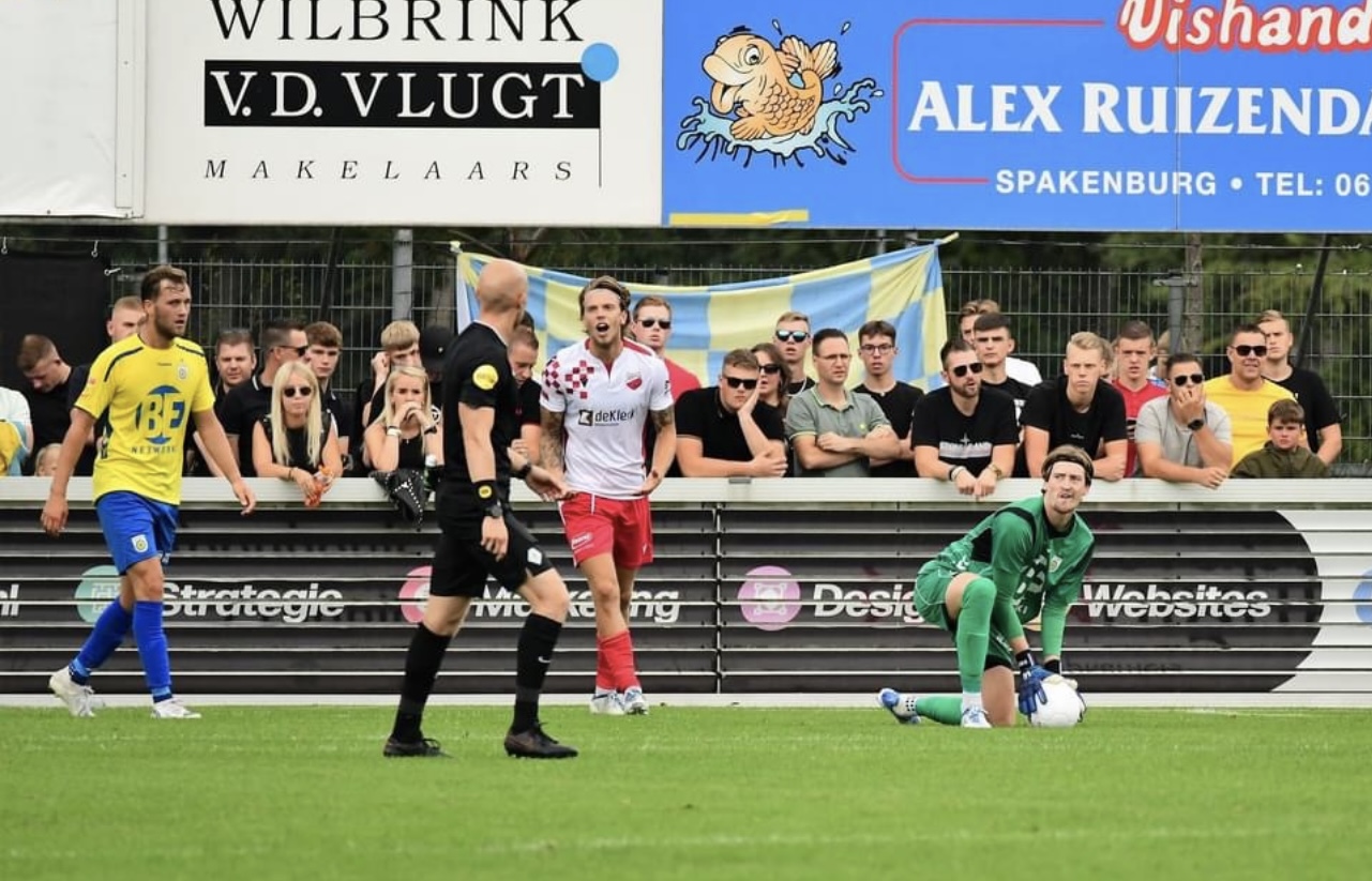 Richard de Groot spits(t) zich op FC Lisse - FC Lisse