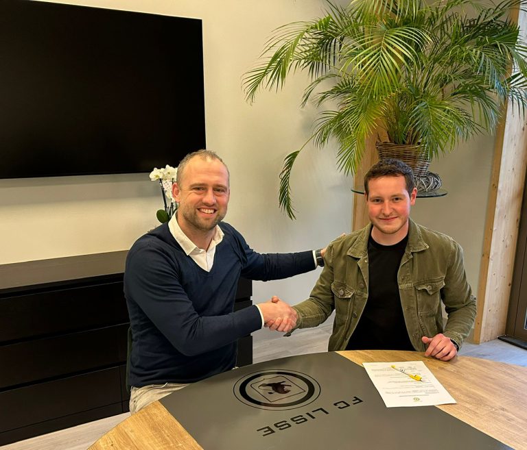 Simon van den Berg nieuwe trainer JO18-1 - FC Lisse